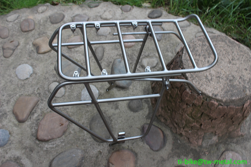 SIMPLE AND STRONG TITANIUM REAR RACK